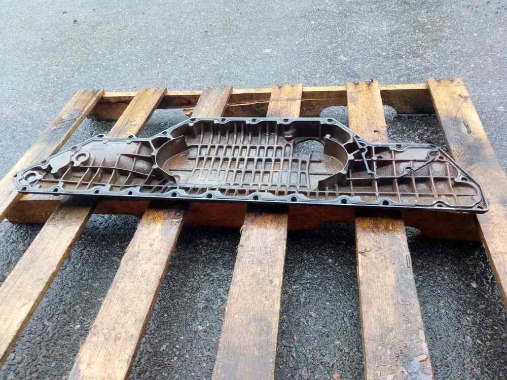 Крышка теплообменника (масляного радиатора) Renault DXI двигатель D12 ...